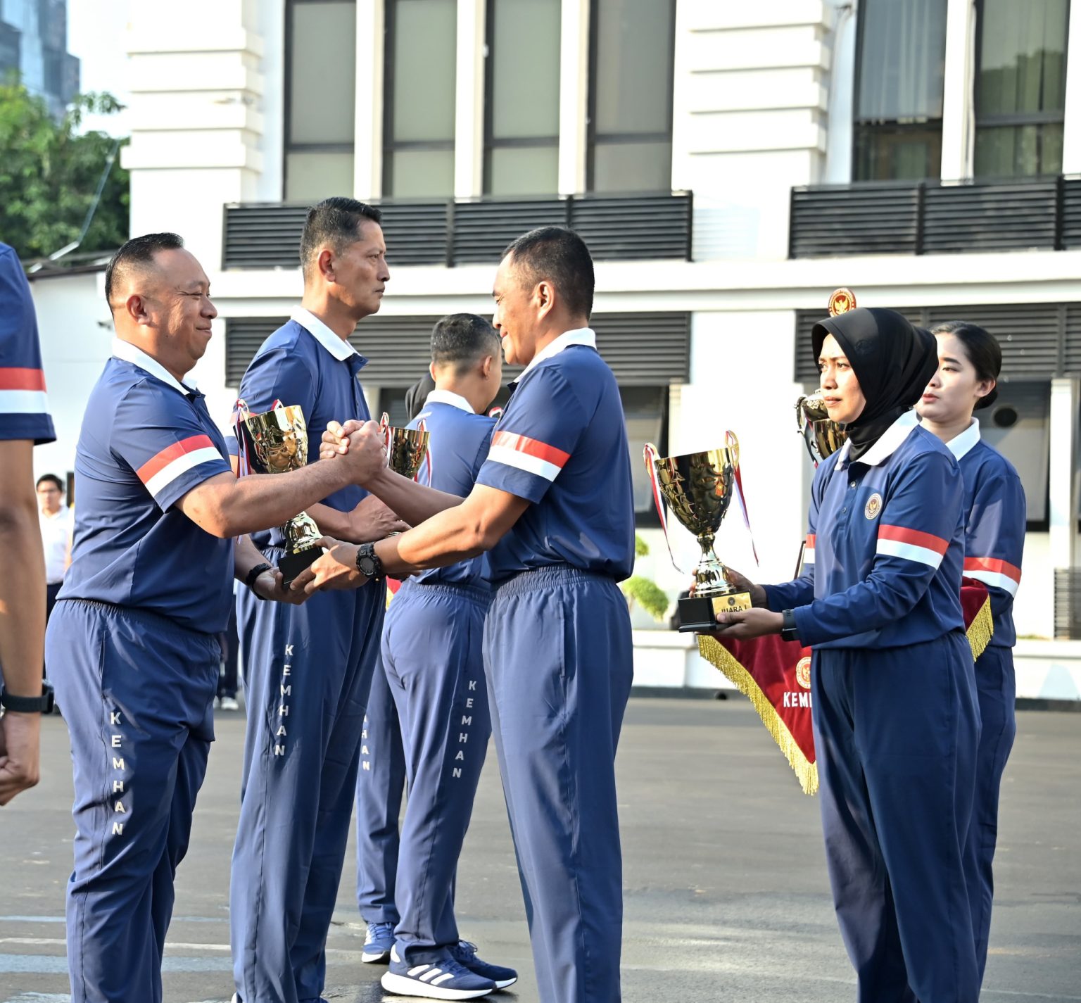 Setjen Kemhan Berhasil Pertahankan Juara Umum di POR Kemhan 2025 | Laksara